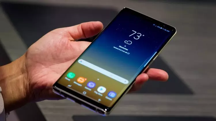 Абвешчаная дата пачатку продажаў Galaxy Note 8 у Расіі 10200_1