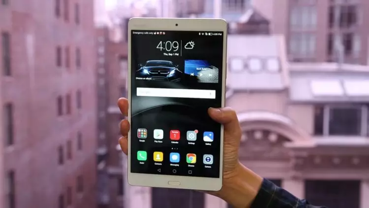 Huawei MediaPad M3 लाइट - टॅब्लेट जो आपल्या दृष्टीक्षेप काळजी घेतो 10238_1