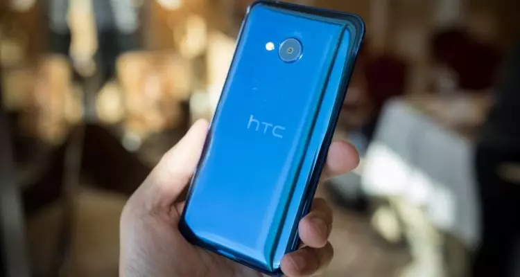 HTC သည်ရိုးရှင်းသော U11 ကိုပြင်ဆင်သည် 10799_1