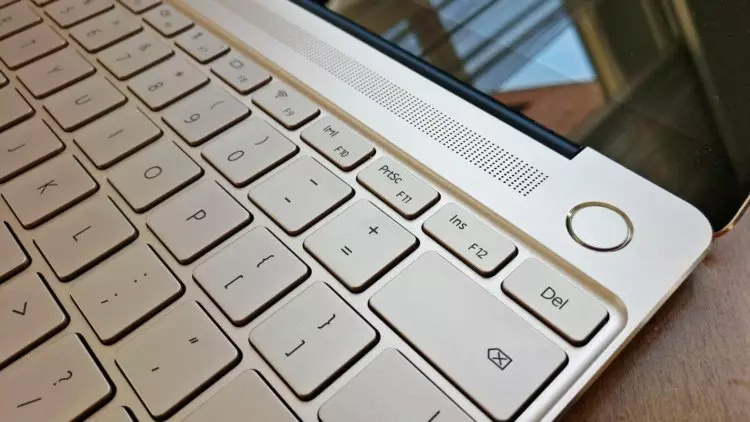 Huawei enkondukis konkurencantojn MacBook kaj MacBook Pro 11042_3