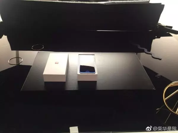 Amptelike weergawes Xiaomi Mi 6 shows die Web 11318_4
