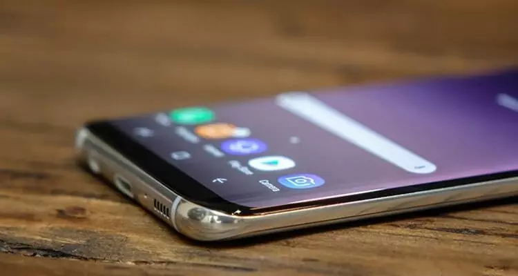 Samsung Galaxy S8. Եզակի տնային կոճակ եւ անհատական ​​նավիգացիայի կոճակներ 11415_1