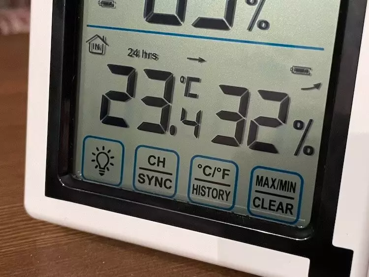 I ordnat stazzjon meteoroloġiku ma AliExpress. Ftit sorpriż minn dak li ntbagħat 1142_7