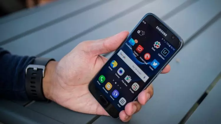 Samsung Galaxy S8 + dukket opp på bilder av høy kvalitet 11485_1