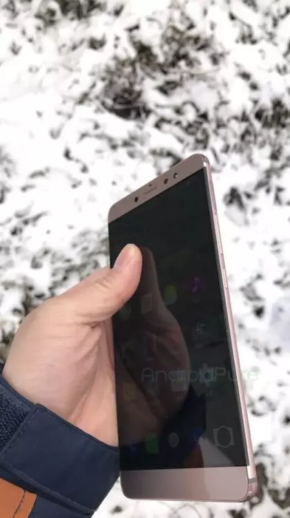 Il nuovo smartphone Leeco con doppia fotocamera è apparso sul video 11542_5