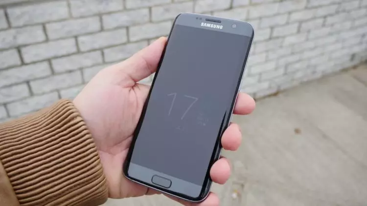 Samsung Galaxy S8 sur la photo 