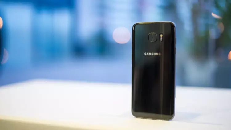 Samsung Galaxy S8 + sýndi sig í viðmiðun 11749_2