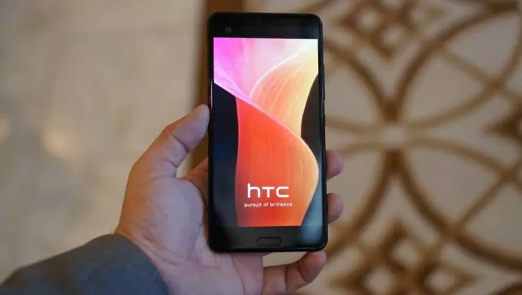 HTC ले सैसुनो यू अल्ट्रालाई परिचय दियो 12123_1