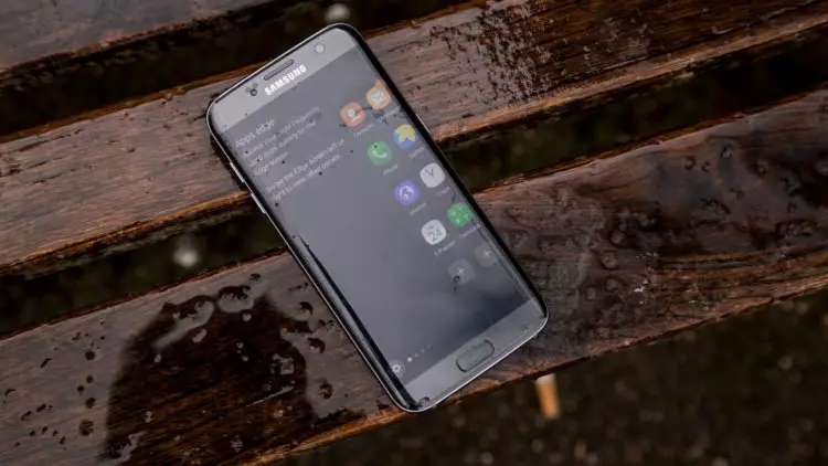 Samsung Galaxy S7.