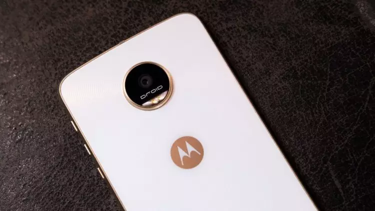 Lenovo oficiálně přinesl MOTO Z a MOTO Z hrát Rusko 12413_1