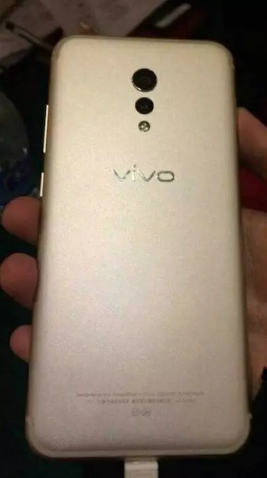 Vivo xplay 6 nazad