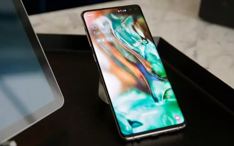 Is it worth buying Galaxy S10 today? He just fell