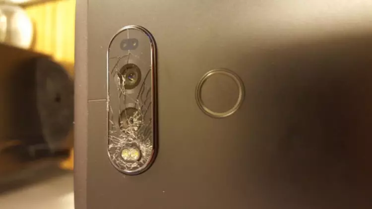 LG V20 Glass Broken