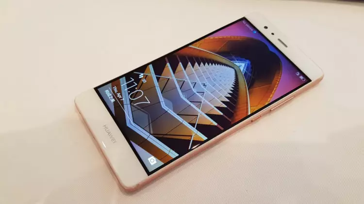 Huawei P9: fiú grianghraf 4500 dollar 13532_1