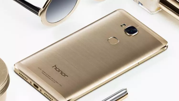 Huawei Honor 5x.