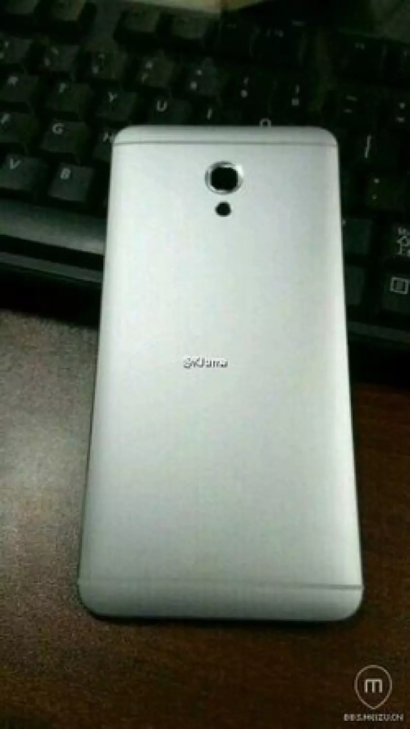 En ögonblicksbild av den nya smarttelefonen från Meizu kom in i nätverket 13717_2