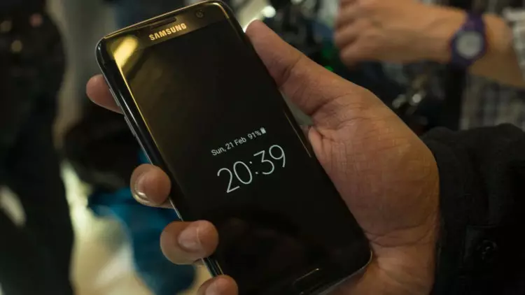 Zajímavá fakta na vždy na displeji Samsung Galaxy S7 a LG G5 13745_1