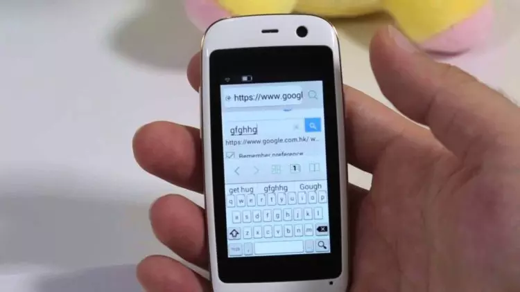გაიცანი პატარა თანამედროვე Android სმარტფონი 14025_2