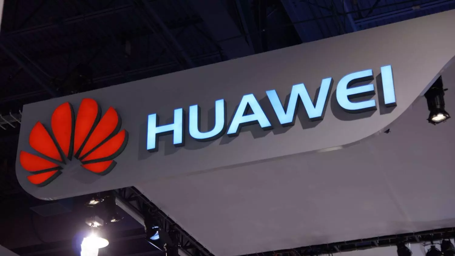 מכשיר Huawei עם חרט על MWC 2016 - טלפון או מחשב נייד? 14483_1