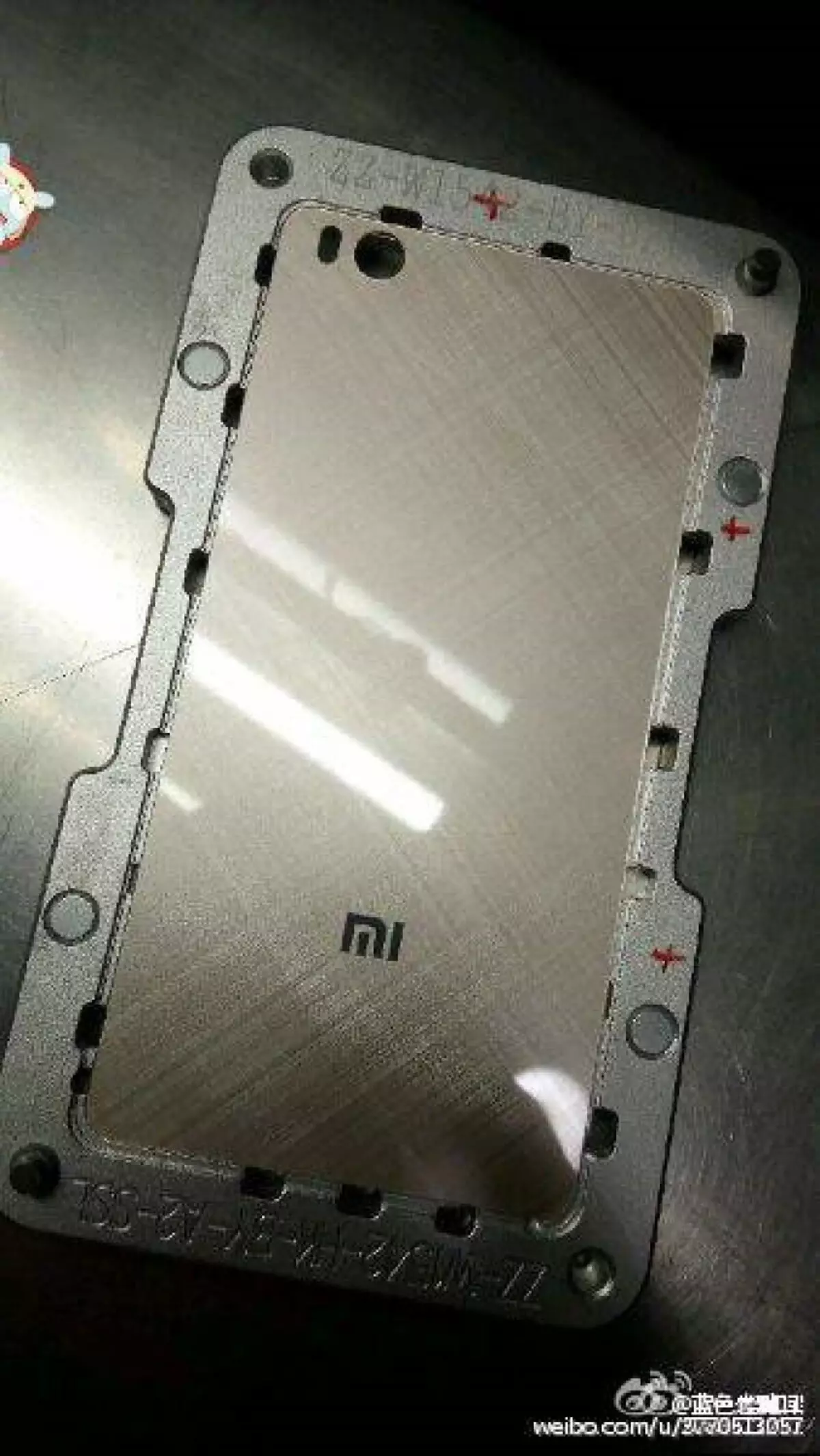 Taxmin qilingan - Xiaomi-Mi-5-orqa plastinka (1)