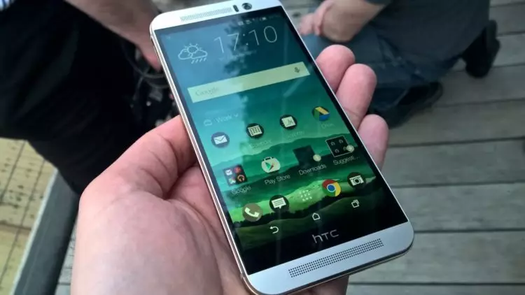 HTC бер M9.