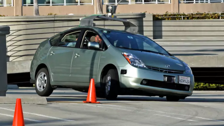 Google patentirani alati interakcija s pješacima za bespilotne automobile 14945_1