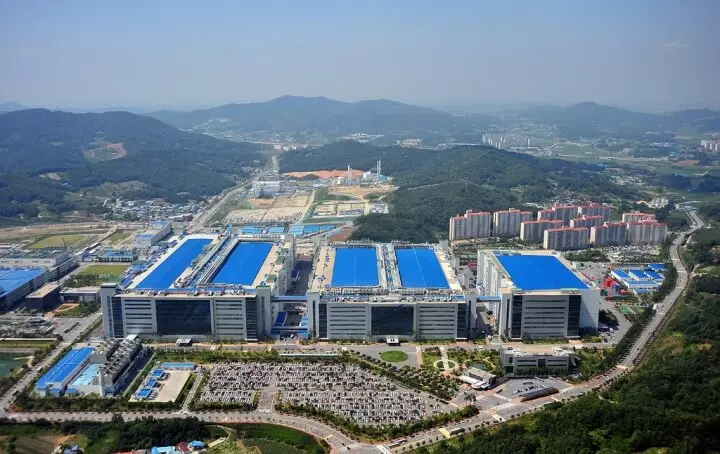 Samsung gosipụtara City Tangjeong, South Churtcheg Province. (2)