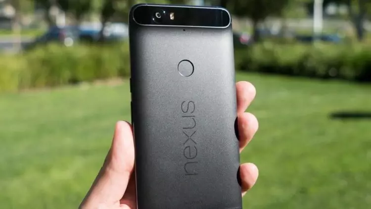 À quoi ressemble Nexus 6P dans un cas en bois?