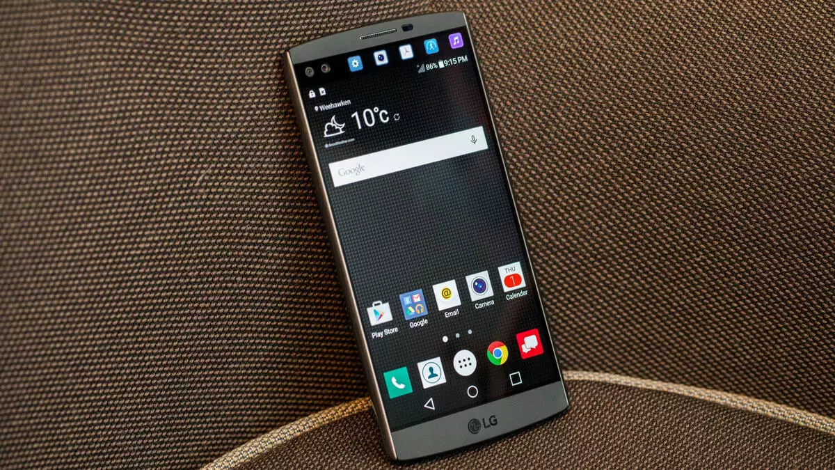 LG V10.