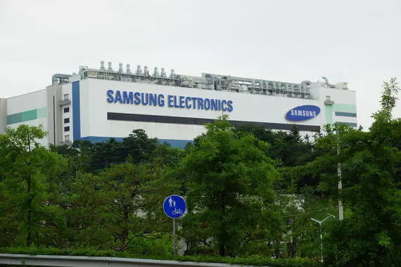 Ang Samsung Galaxy S7 magsangkap sa processor nga adunay nuclei sa kaugalingon nga kalamboan 15193_2