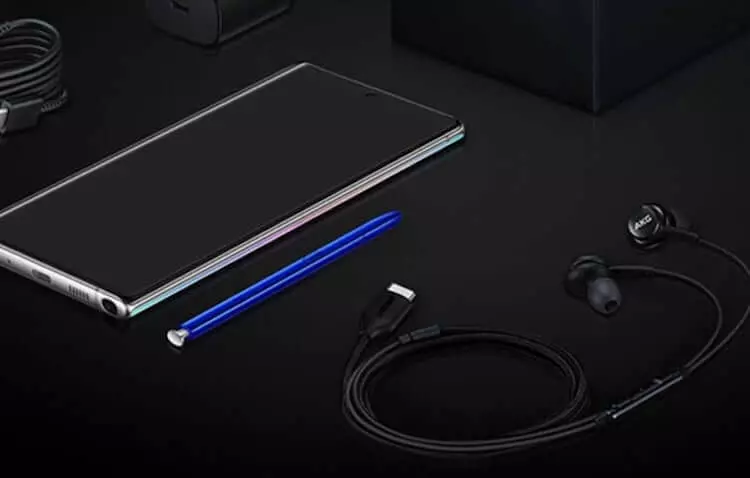 Samsung, lykas Apple, ferwiderje de koptelefoan fan 'e SPAXY S21 SET, mar sil wat better jaan