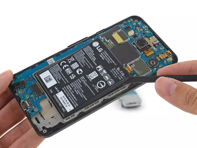 iFixit onların masa Nexus 5X on qaxsımış 15282_2