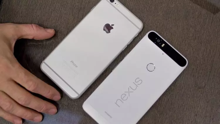 Nexus 6P بمقابلہ آئی فون 6 پلس