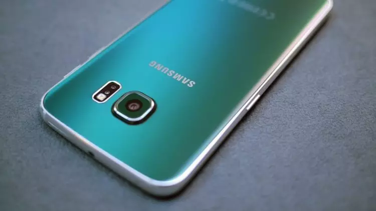 Samsung Galaxy S6 ирмэг
