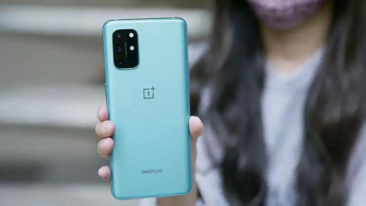 OnePlus 8T.