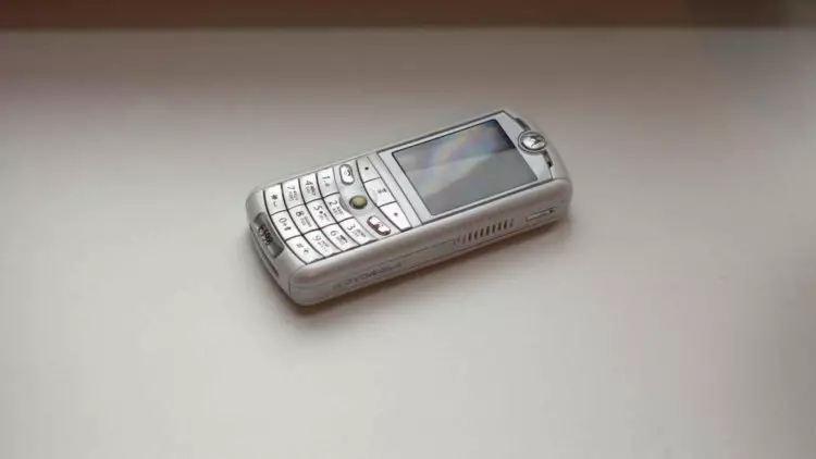 Motorola E398.