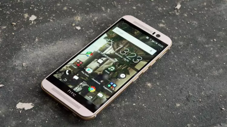 HTC One M9.