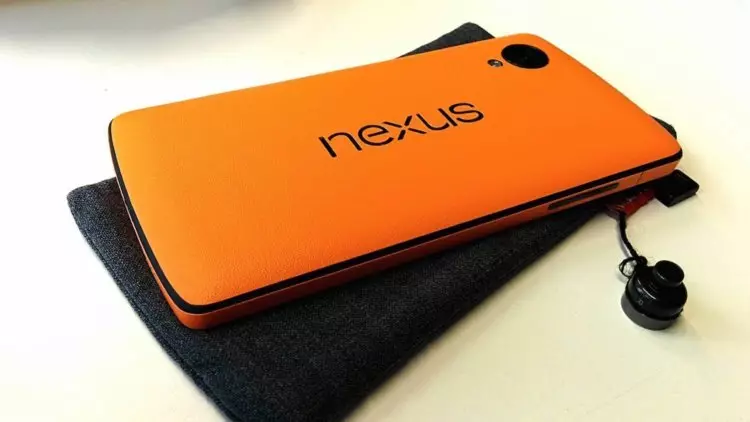 Nexus 5 orange.