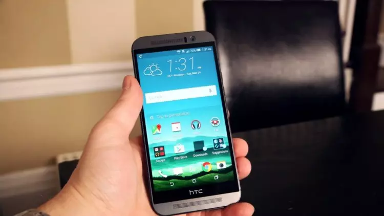 HTC One M9.