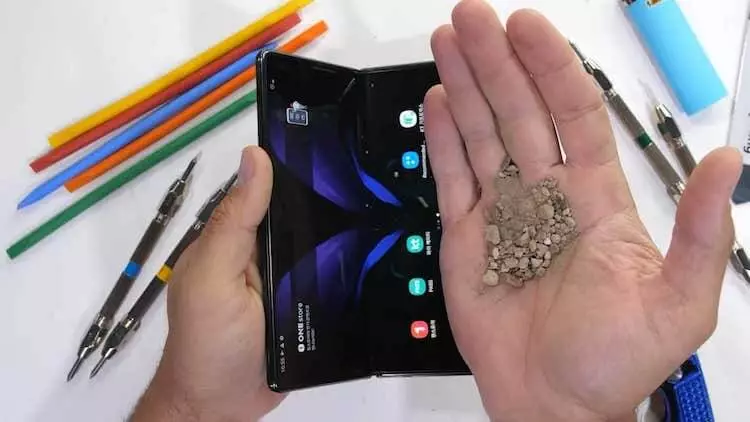 Drop test Galaxy Z Fold 2: Ce sa întâmplat cu el?