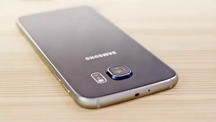 Samsung Galaxy S6.