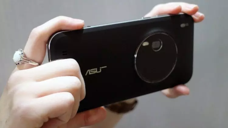 Asus zenfone zoom