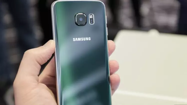 Galaxy S6 Edge Green.