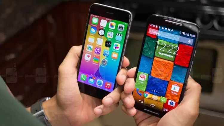 iPhone 6 နှင့် Moto X ကို 2014