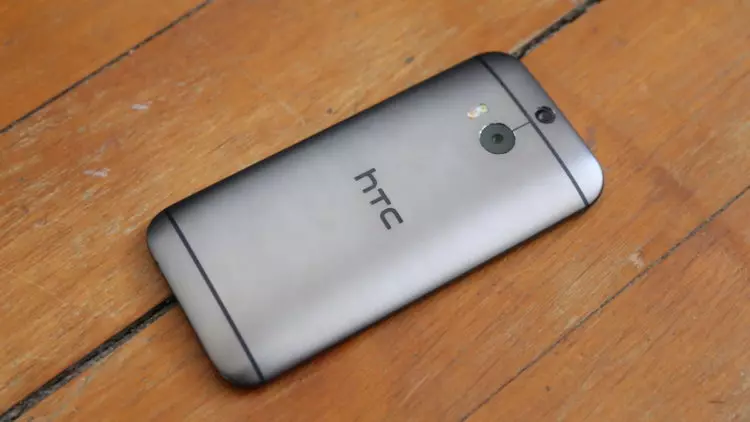 HTC BIR M8.