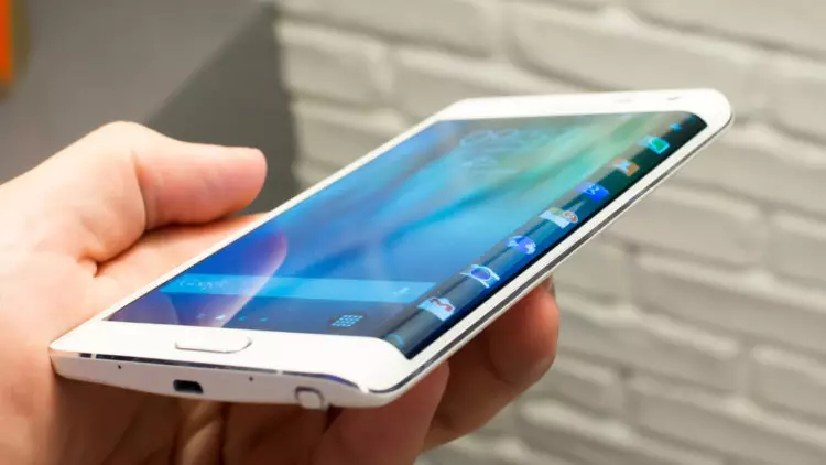 Galaxy Note Edge.