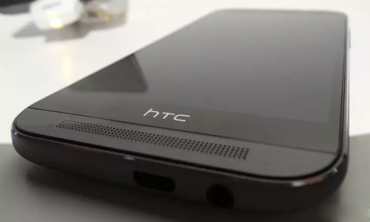 HTC ONE M81.