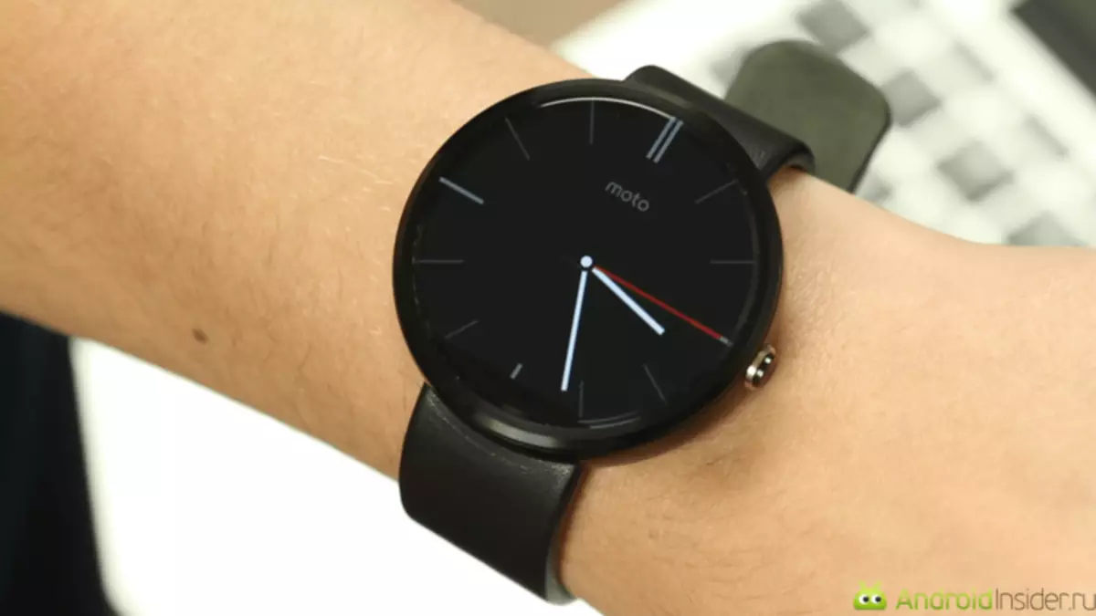 Moto 360 001.