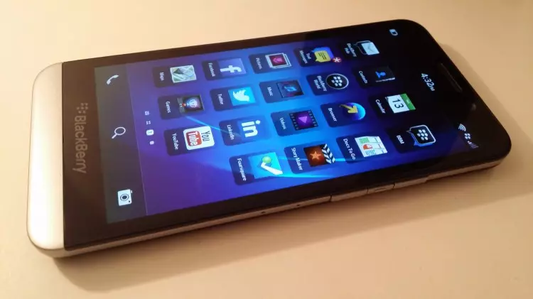 BlackBerry Z30.