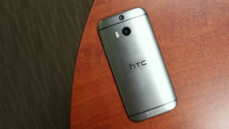 HTC iray m8.